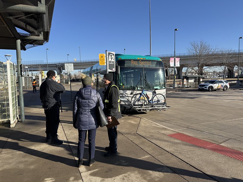 县线车站更换电线期间，RTD 将于 6 月 3-5 日为 E 线和 R 线提供巴士班车服务 | RTD-Denver